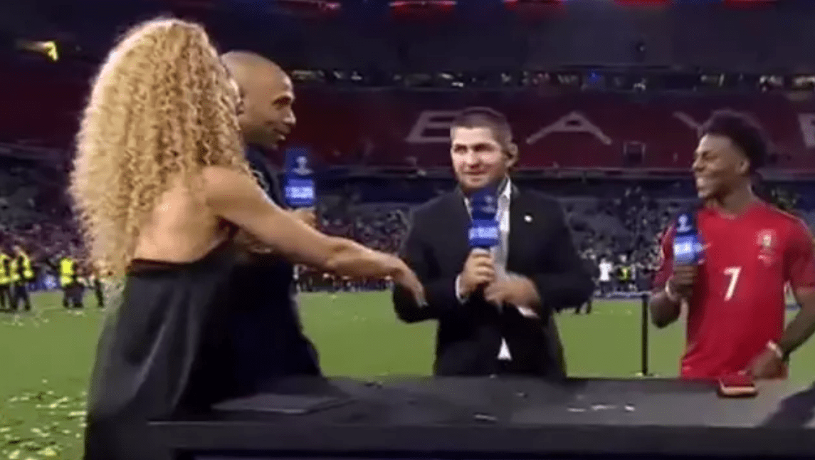 Cameras Kept Rolling Kate Abdo’s Wardrobe Slip Stuns Viewers On Live TV . - Hoops Central